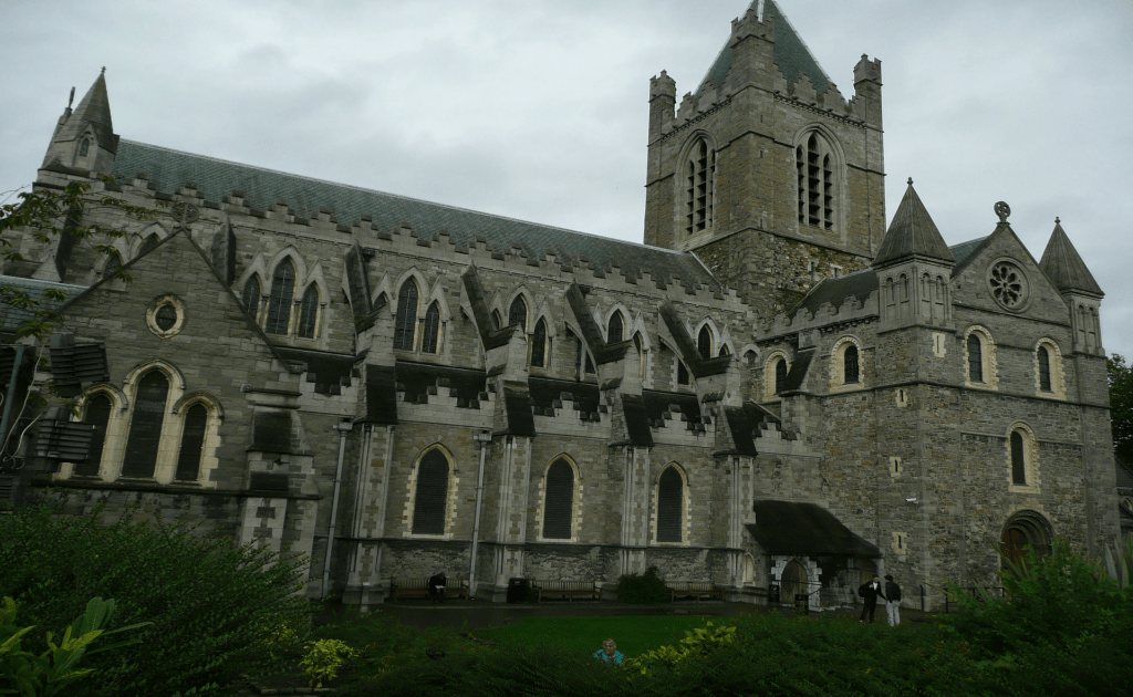 Top 10 obiective turistice Dublin: pub-uri, bere si literatura